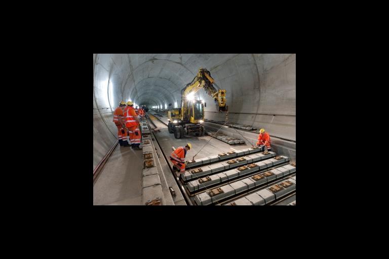 Base tunnel maintenance fleet ordered | News | Railway Gazette ...